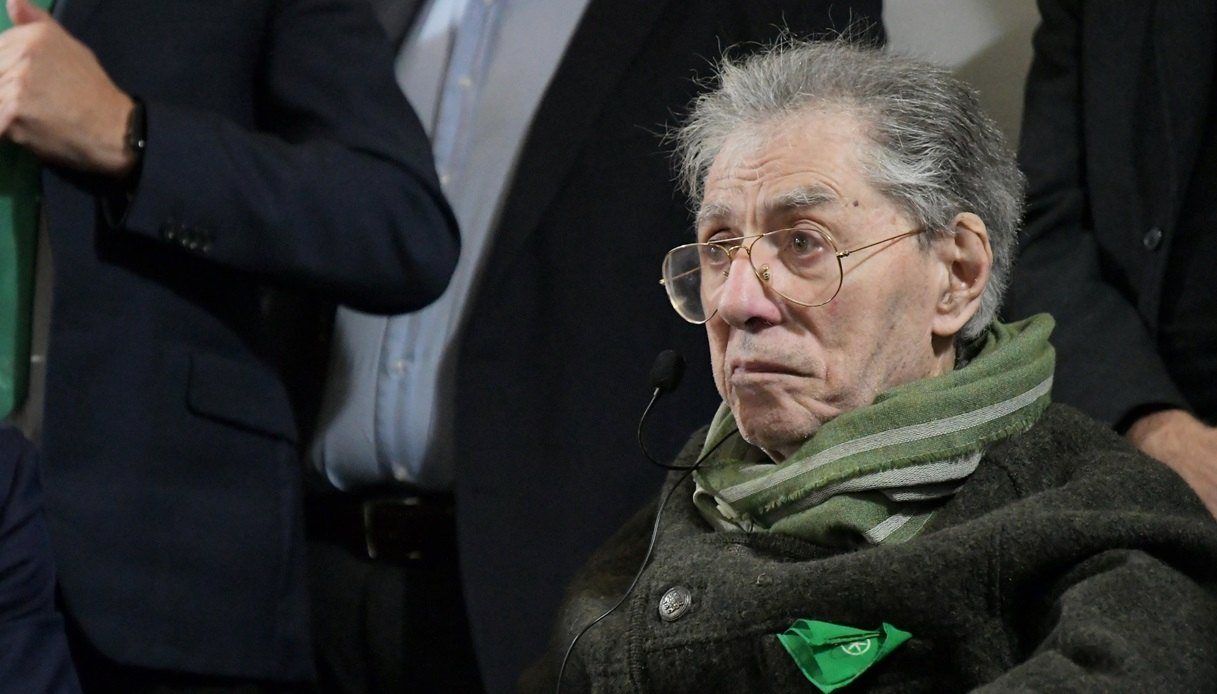 Umberto Bossi non vota Lega alle elezioni Europee. Il suo portavoce ...