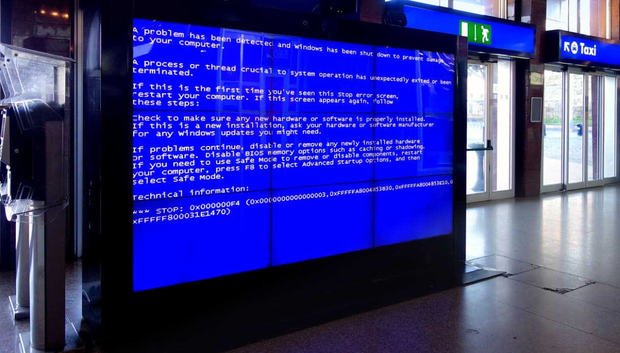 Cyber guasto a Microsoft e computer down in tutto il mondo, aeroporti e ...