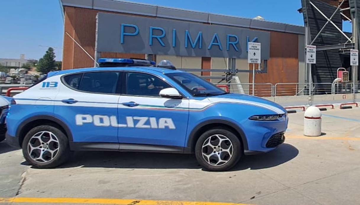 Rapina al centro commerciale Roma Est, ladri in fuga dopo la sparatoria ...