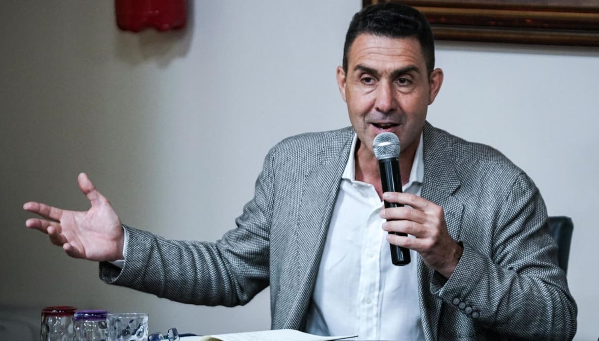 Roberto Vannacci e il successo da scrittore con Il mondo al contrario ...