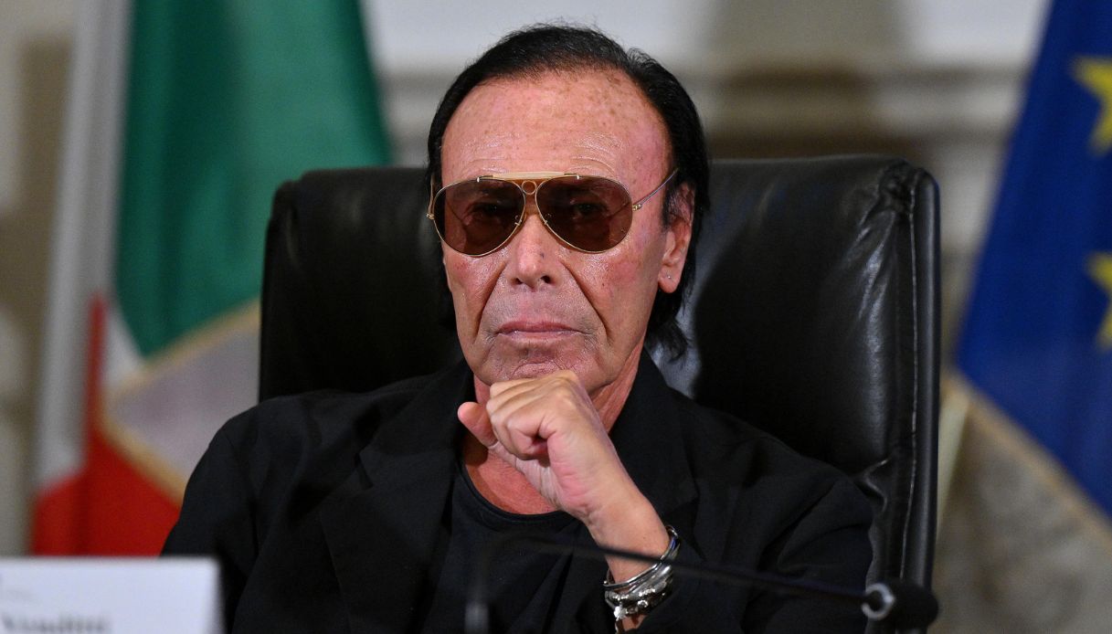 Antonello Venditti dopo la polemica sul "ragazzo speciale": "Sono nudo ...