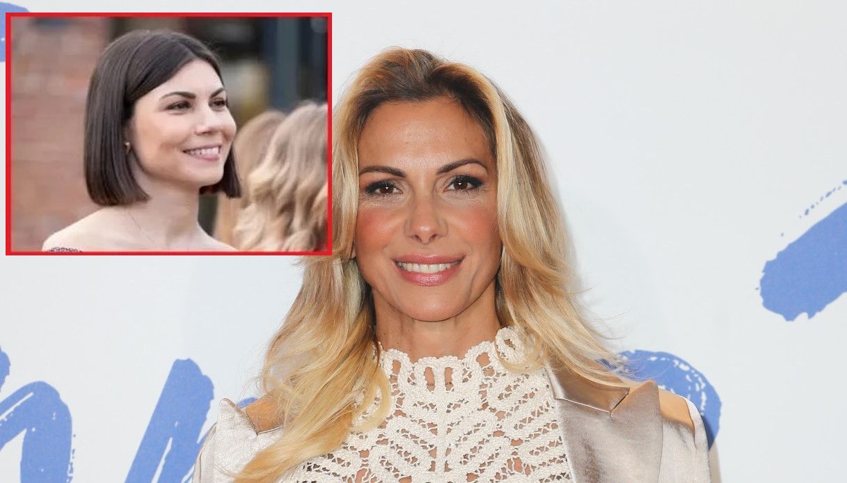 Simona Branchetti ricorda in tv la giornalista Carlotta Dessì, lacrime ...