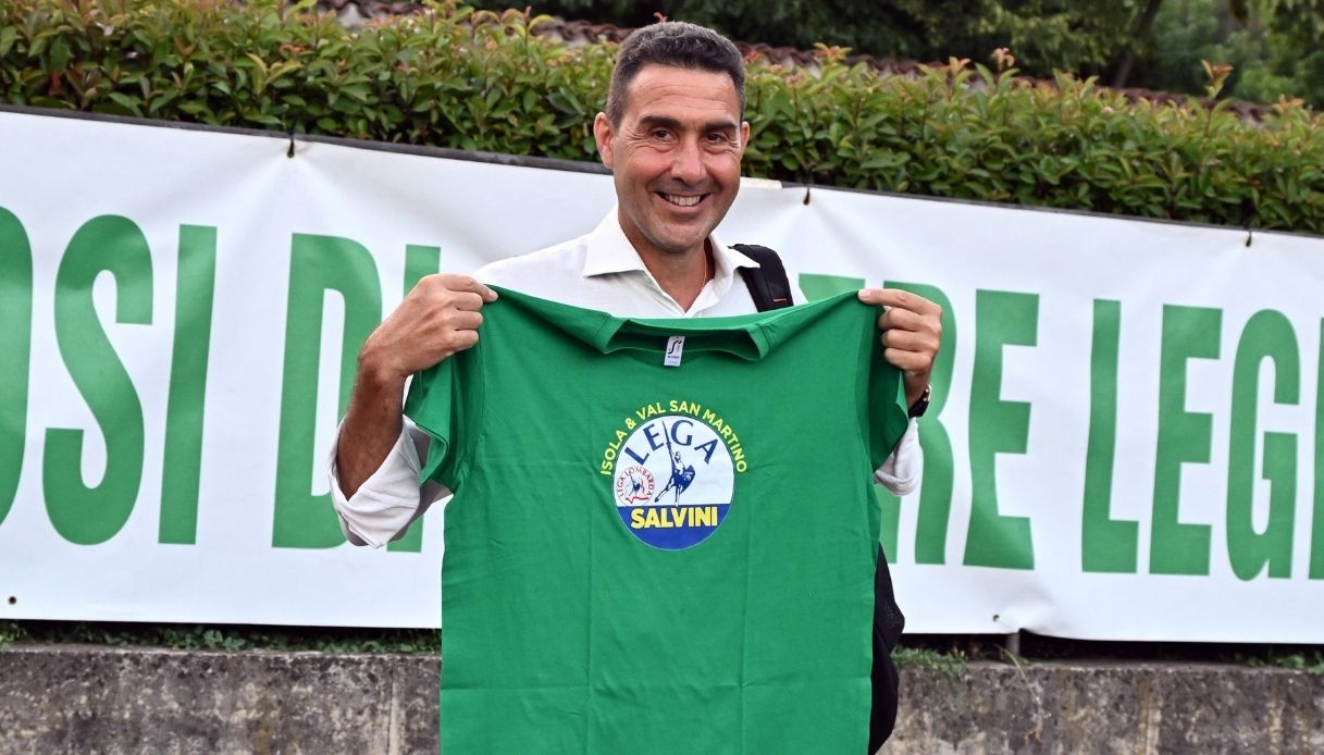 Il generale Roberto Vannacci a Pontida sulle voci di addio alla Lega ...