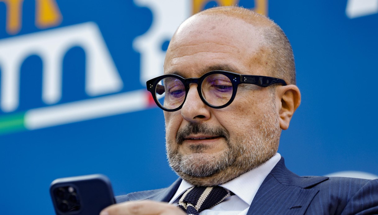 Ancora una gaffe per Sangiuliano: Napoli celebra 2.500 anni di storia ...