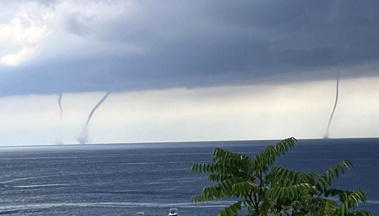 Tre trombe d'aria sulla costa del Salento nello stesso momento: allerta ...
