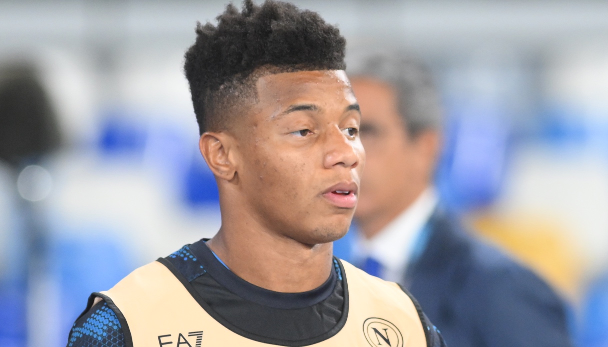 Rapina a David Neres del Napoli dopo la gara col Parma, pistola puntata ...