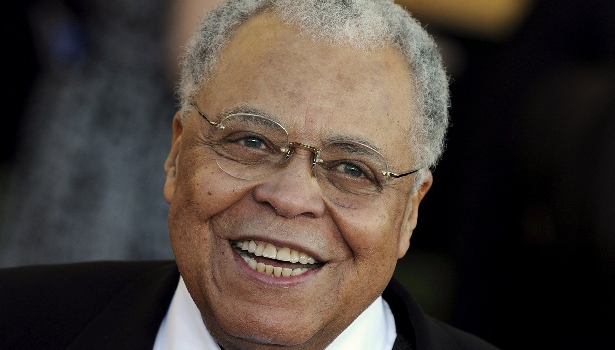 Morto il doppiatore James Earl Jones: ha dato la voce a Darth Vader in ...
