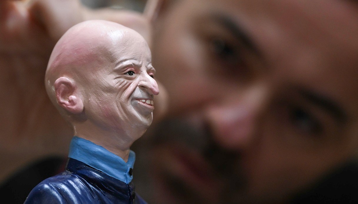 Napoli rende omaggio a Sammy Basso con la statuetta nel presepe ...
