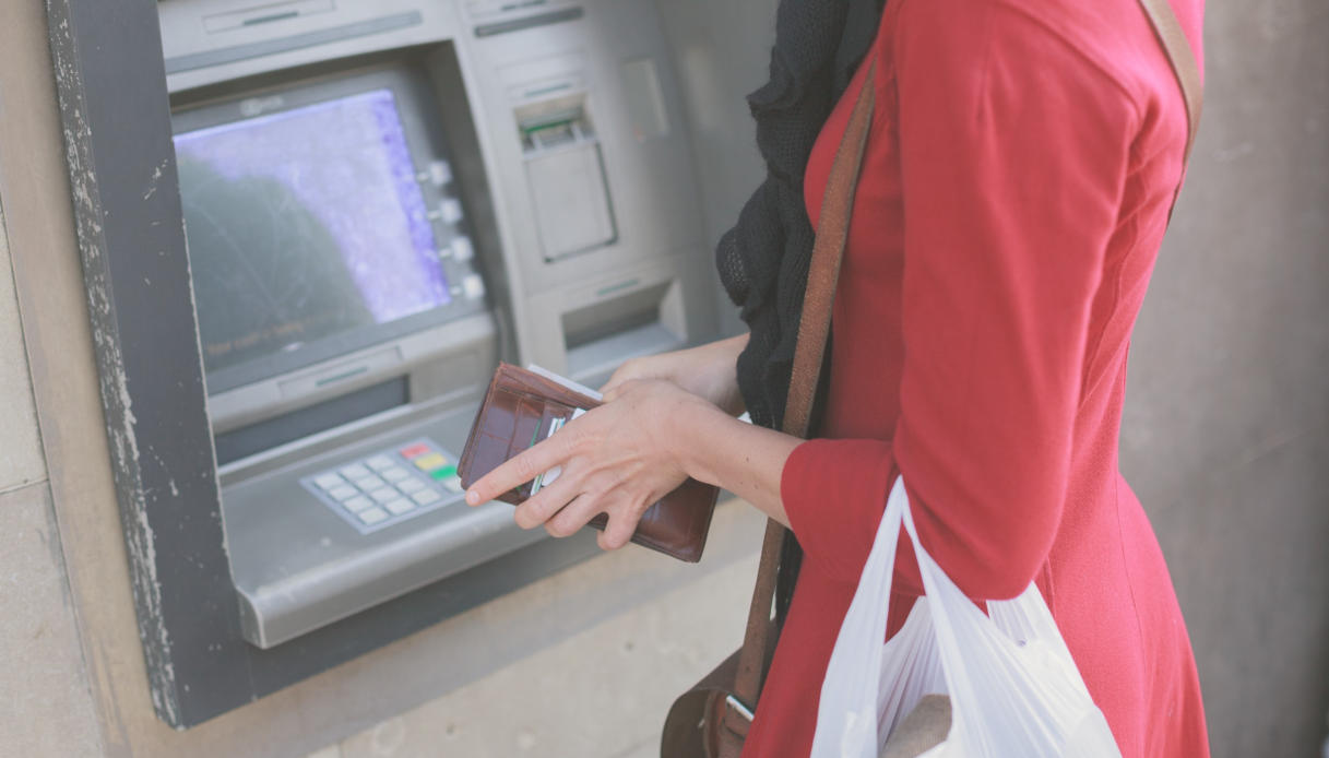 Problemi con i pagamenti al Pos col Bancomat, servizio ripristinato ...