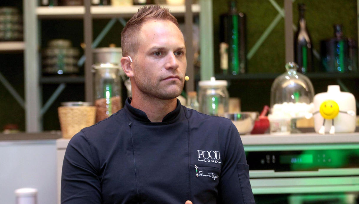 Chef Simone Rugiati col coltello in strada per una lite con i vicini ...