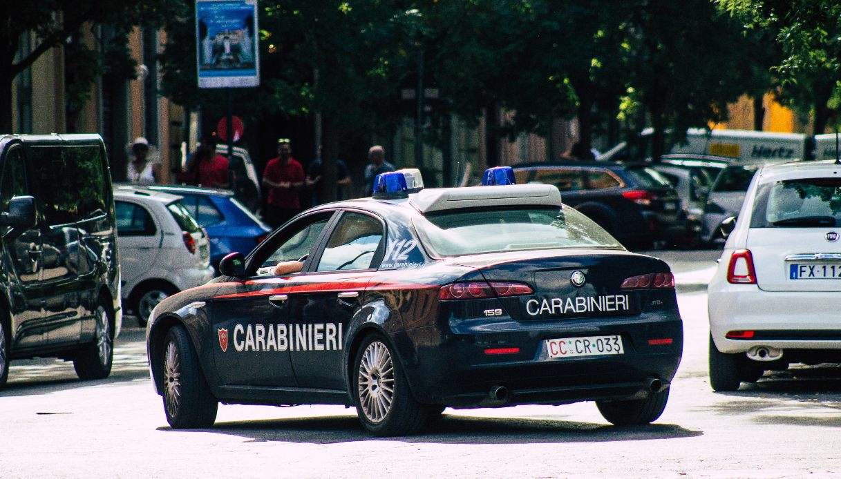 Violenza sessuale a Trabia, offre un passaggio a una donna e poi la ...