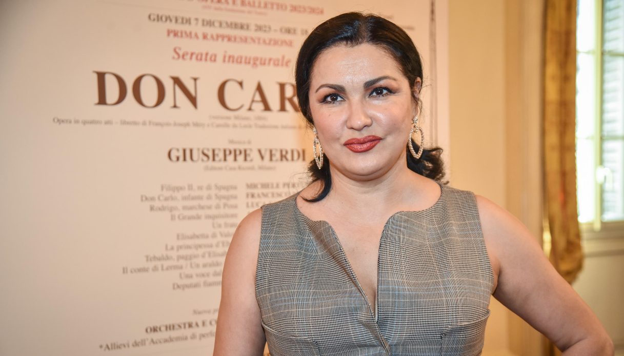 Anna Netrebko fischiata alla prima della Scala, è accusata di essere ...