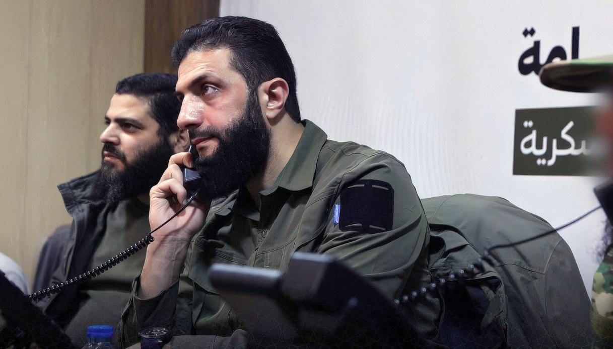 Il nuovo leader della Siria al-Jolani non stringe la mano alla ministra ...