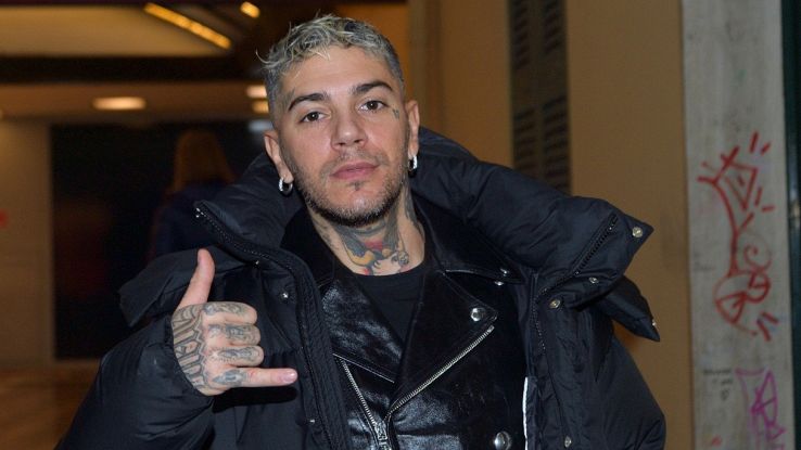 Chi è Emis Killa, rapper di Vimercate: il padre morto, le compagne, i ...
