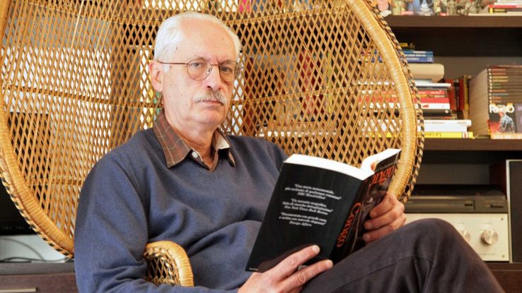 Gianfranco Manfredi morto a 76 anni dopo mille vite: è stato cantautore ...