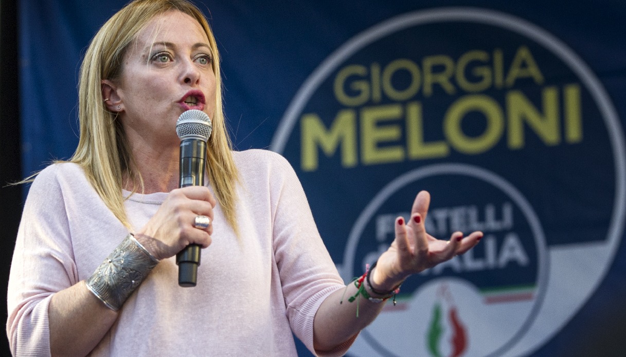Giorgia Meloni si tiene stretta la fiamma di Fratelli d'Italia, la ... Giorgia Meloni si tiene stretta la fiamma di Fratelli d'Italia, la ...