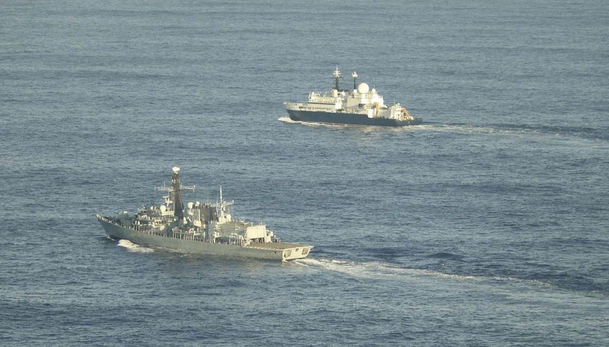 Nave spia russa scoperta da Londra, l'ipotesi del sabotaggio dei cavi ...