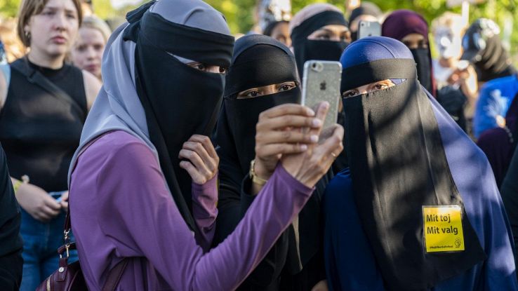 Stop a burqa e niqab, Lega propone di punire chi costringe altri all ...