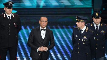 A Sanremo 2025 un complice di Striscia entra con un coltello nella zona ...
