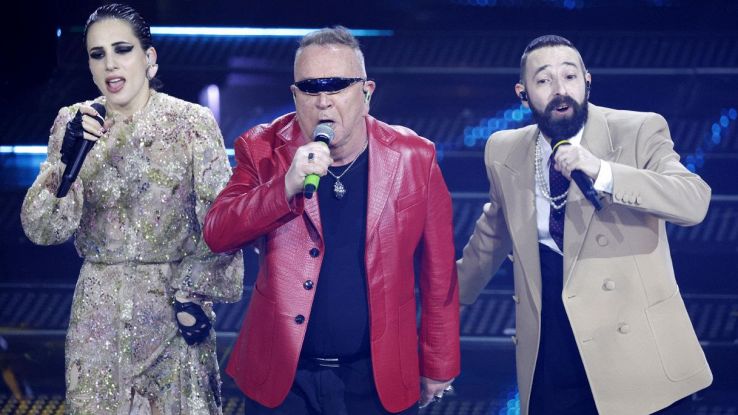 Dopo Tony Effe a Sanremo 2025 scoppia il caso Johnson Righeira con la ...