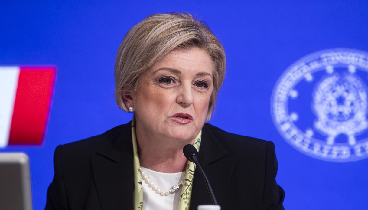 Ombre sulla laurea della ministra Marina Calderone, esami di domenica ...