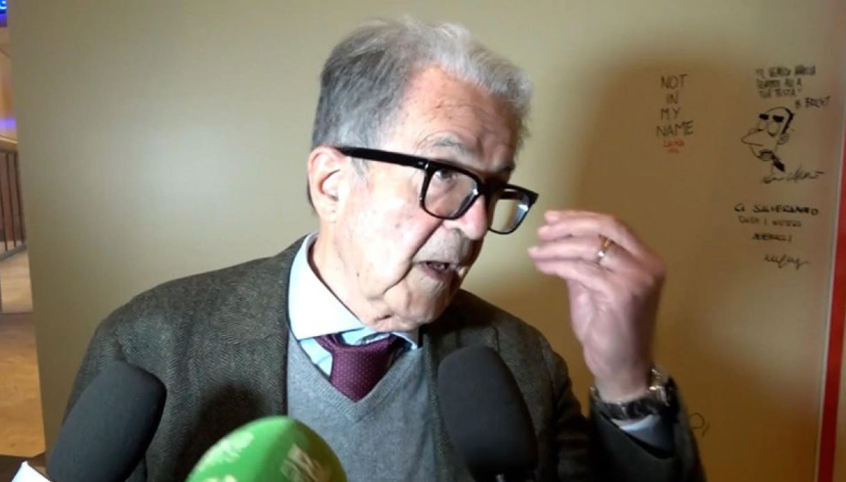 Floris svela un altro video di Romano Prodi sulla "tirata" dei capelli ...