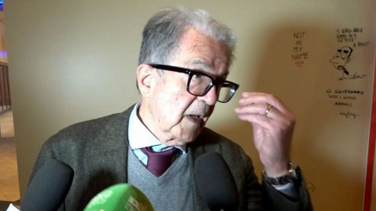 Floris svela un altro video di Romano Prodi sulla "tirata" dei capelli ...