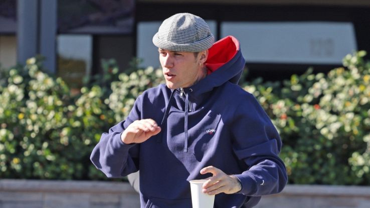 Justin Bieber sta male, "Non dorme e mangia a malapena": la moglie ...
