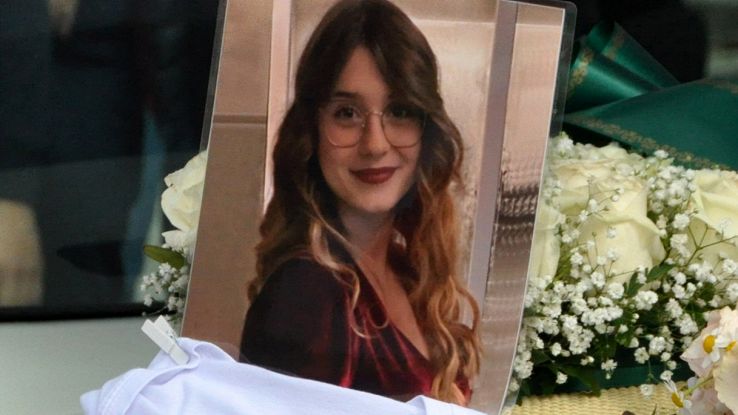 Funerali Sara Campanella a Misilmeri, migliaia di persone in piazza ...