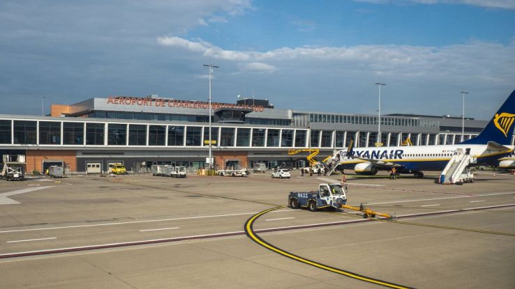 Aeroporto di Charleroi in Belgio riaperto dopo l'allarme bomba, le ...
