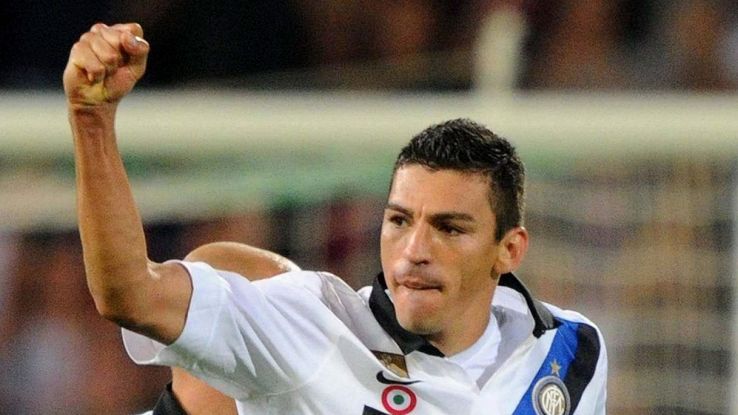 Prima foto di Lucio dopo l'incidente domestico e le gravi ustioni, il ...