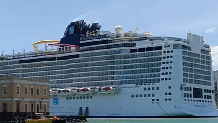 Vento forte a Catania, nave da crociera rompe gli ormeggi nel porto ...