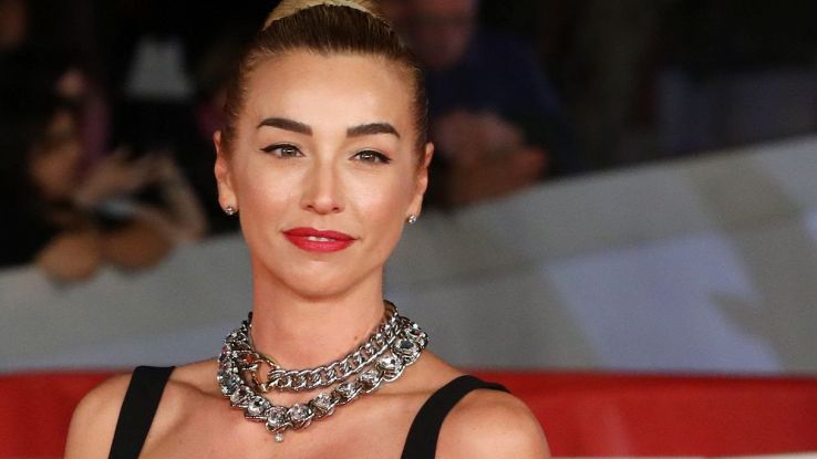 Silvia Salis nuova sindaca di Genova, chi è l'ex lanciatrice del martello e moglie di Fausto Brizzi