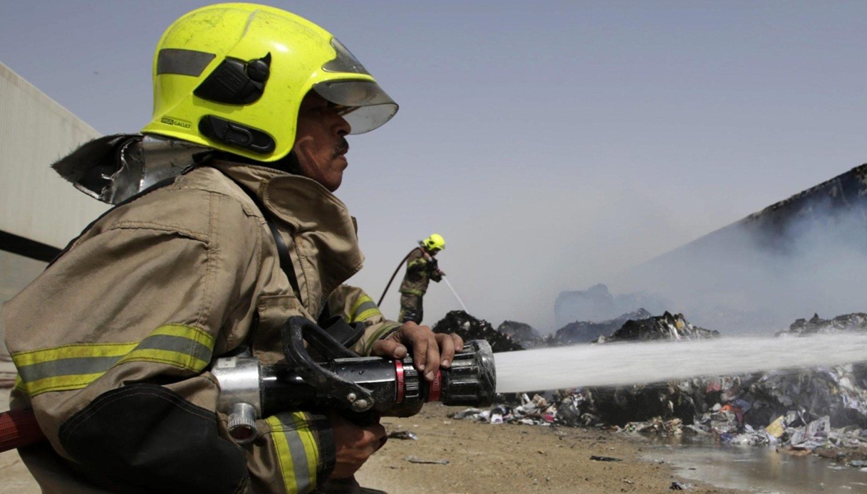 Grattacielo Marina Pinnacle di Dubai in fiamme, il video dell'incendio ...