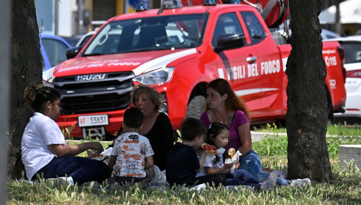 Terremoto a Napoli nei Campi Flegrei, il video del costone franato a ...