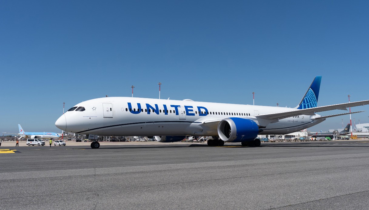 Volo United Airlines diretto a Roma perde quota sull’Atlantico ...