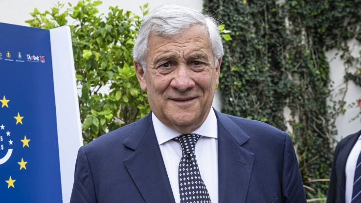 Antonio Tajani "ministro degli Esteri più sfigato della storia ...