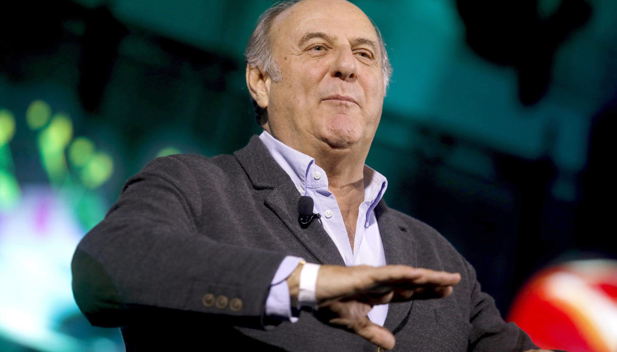 Gerry Scotti consiglia a Pier Silvio Berlusconi di non scendere in ...