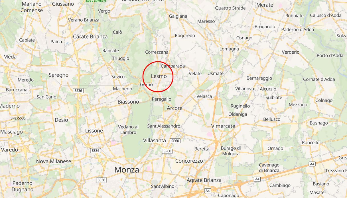 Rissa fra anziani mentre giocano a carte a Lesmo vicino Monza, vola una ...