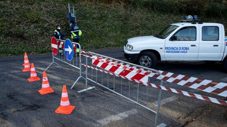 Identificato l'uomo trovato impiccato nel bosco a Rocca di Papa, ma le ...