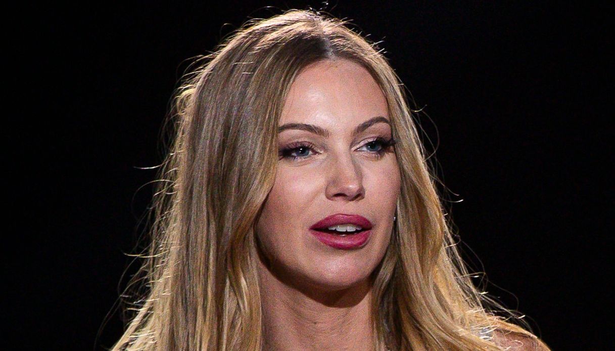 Taylor Mega indagata per estorsione e diffamazione, gli orecchini da 53 mila euro sono un caso