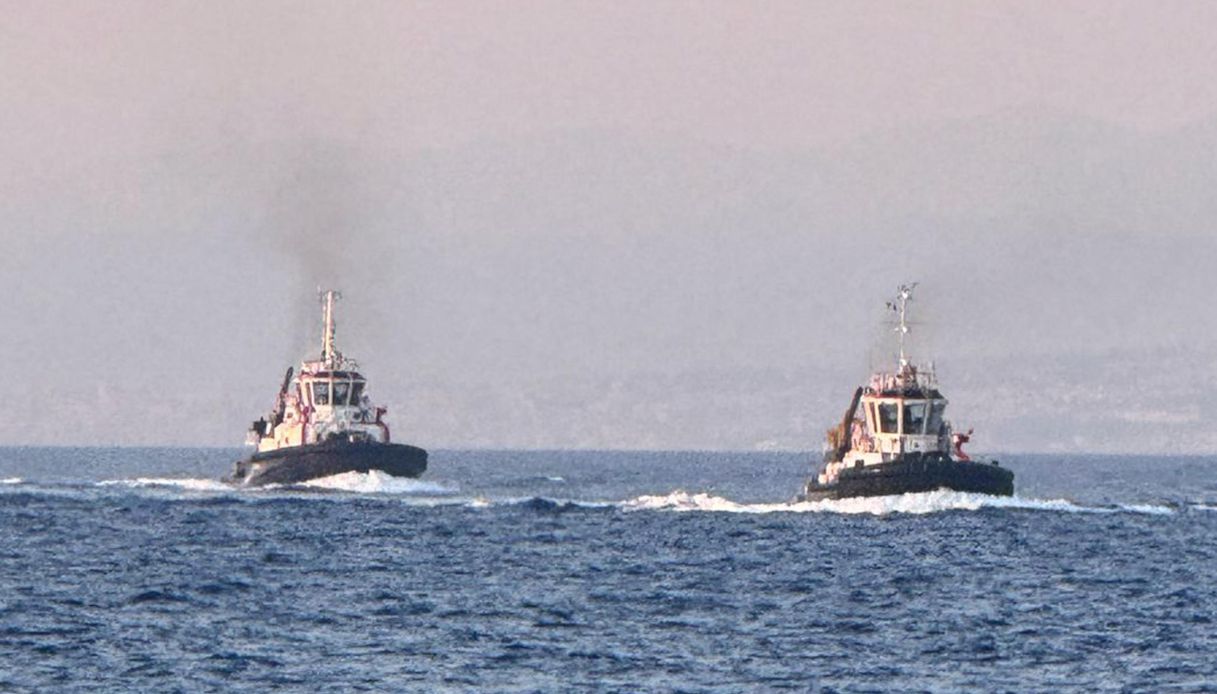 Incendio sul traghetto in arrivo da Palermo, nave alla deriva nel Golfo ...