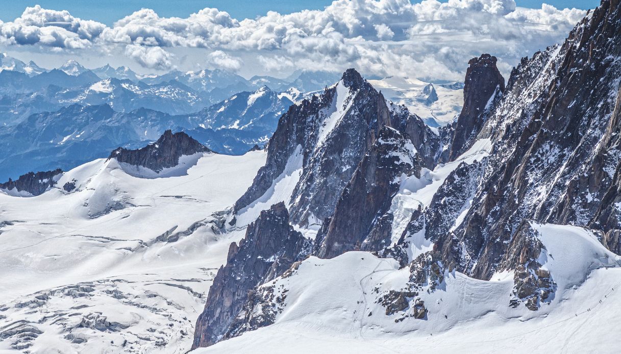 Morto un alpinista italiano travolto da un seracco sul Monte Bianco ...