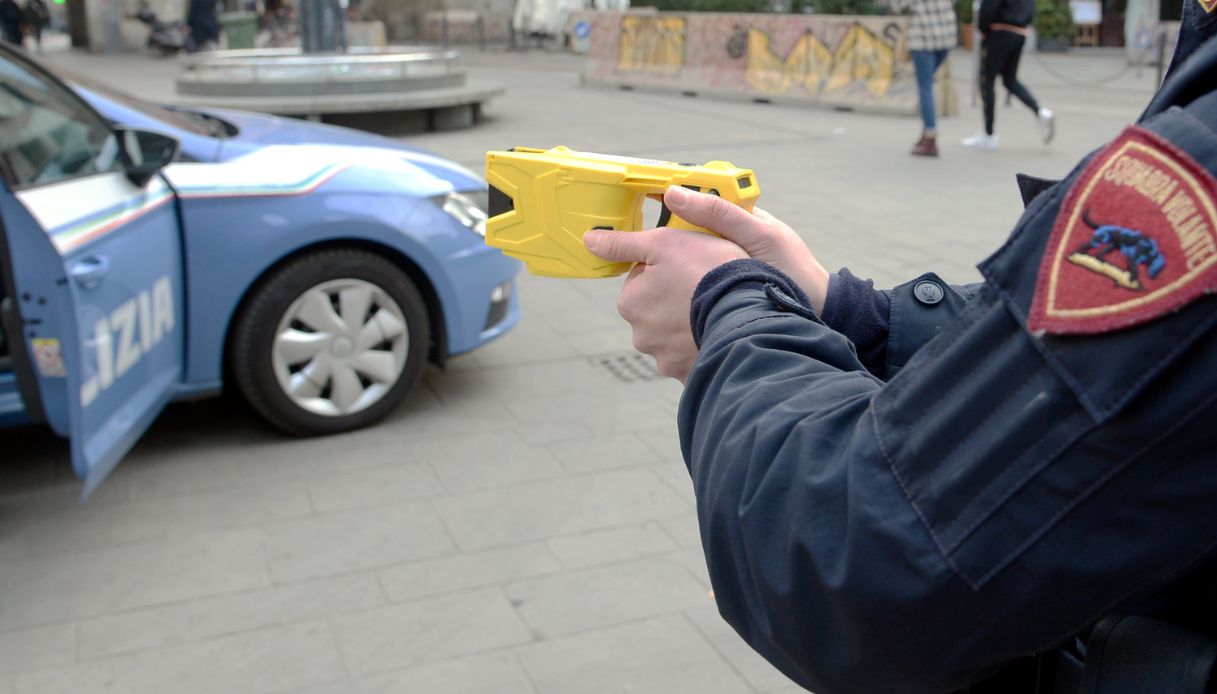 Morti da taser, ipotesi pistole difettose e verifiche sulla potenza ...