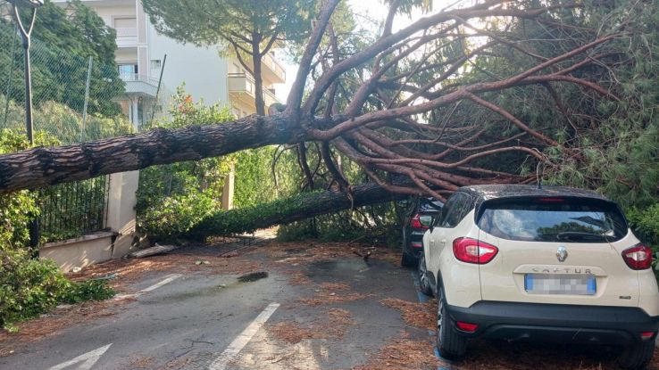 Forte temporale sulla Romagna, a Rimini e Ravenna strade allagate ...