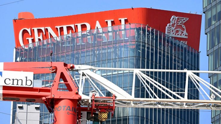 In 10 indagati per crollo colposo per la caduta della scritta Generali ...