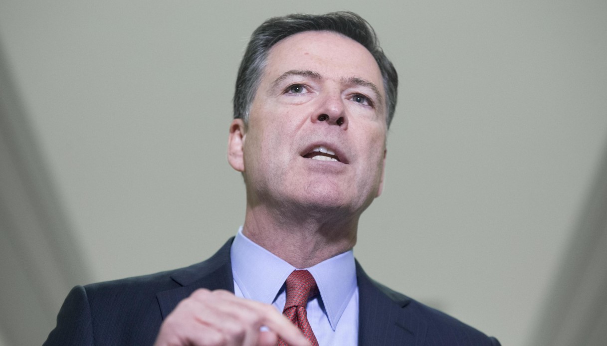 James Comey incriminato, Donald Trump vuole la sua testa: "Non ho paura ...