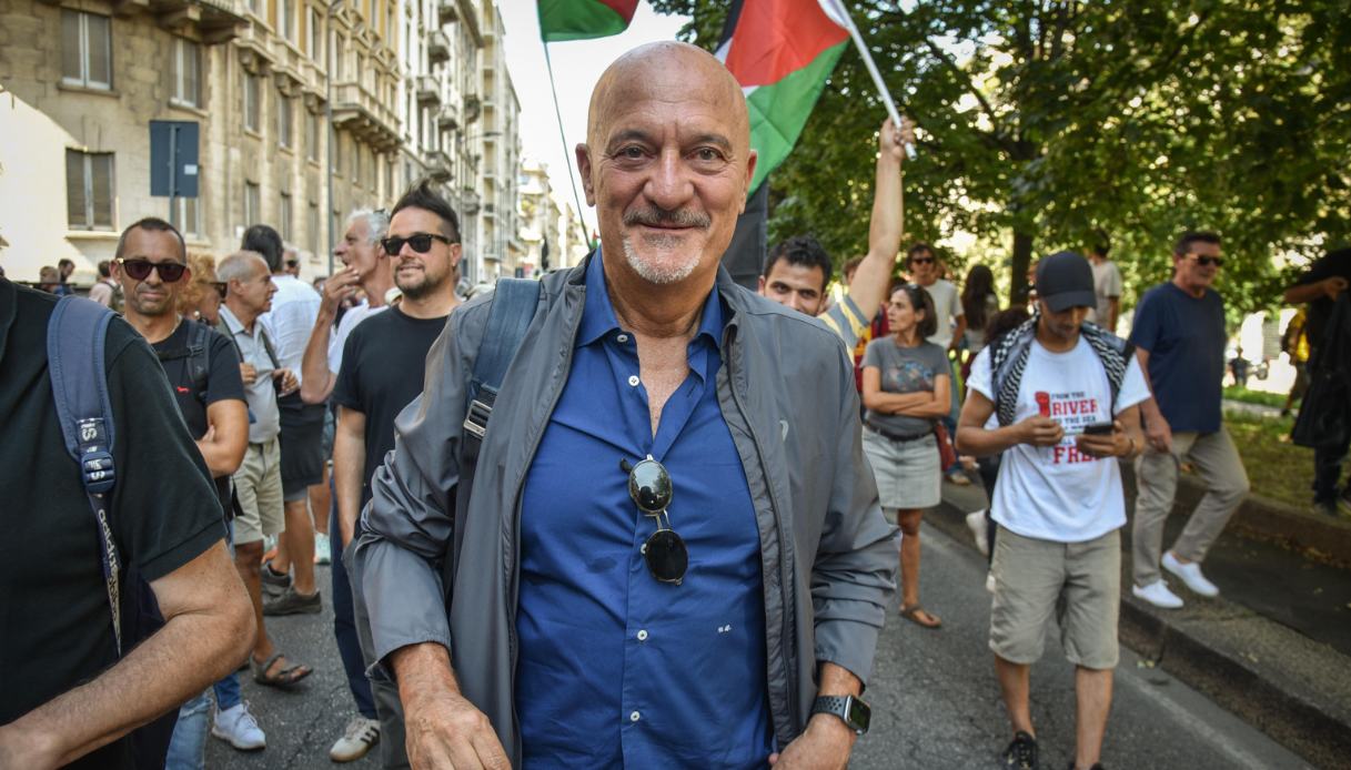 Manifestazione a Milano per il Leoncavallo, a migliaia in piazza in due ...