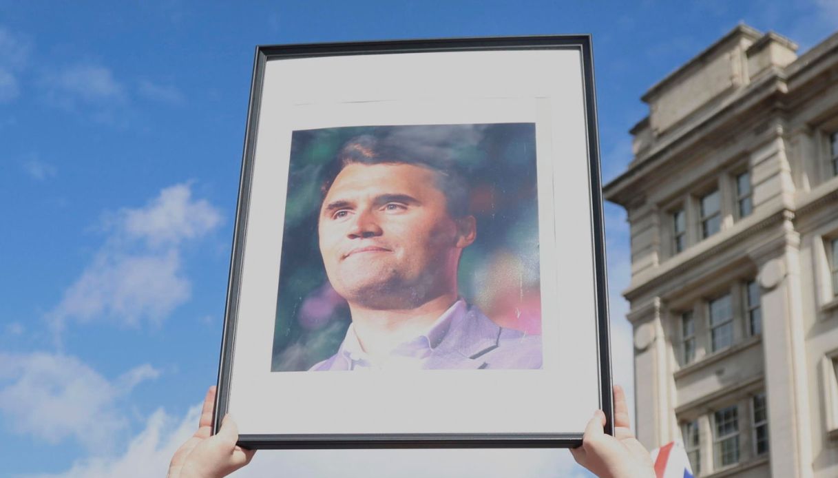 L'omicidio Kirk ha conseguenze in Italia, rafforzata la scorta alla ...