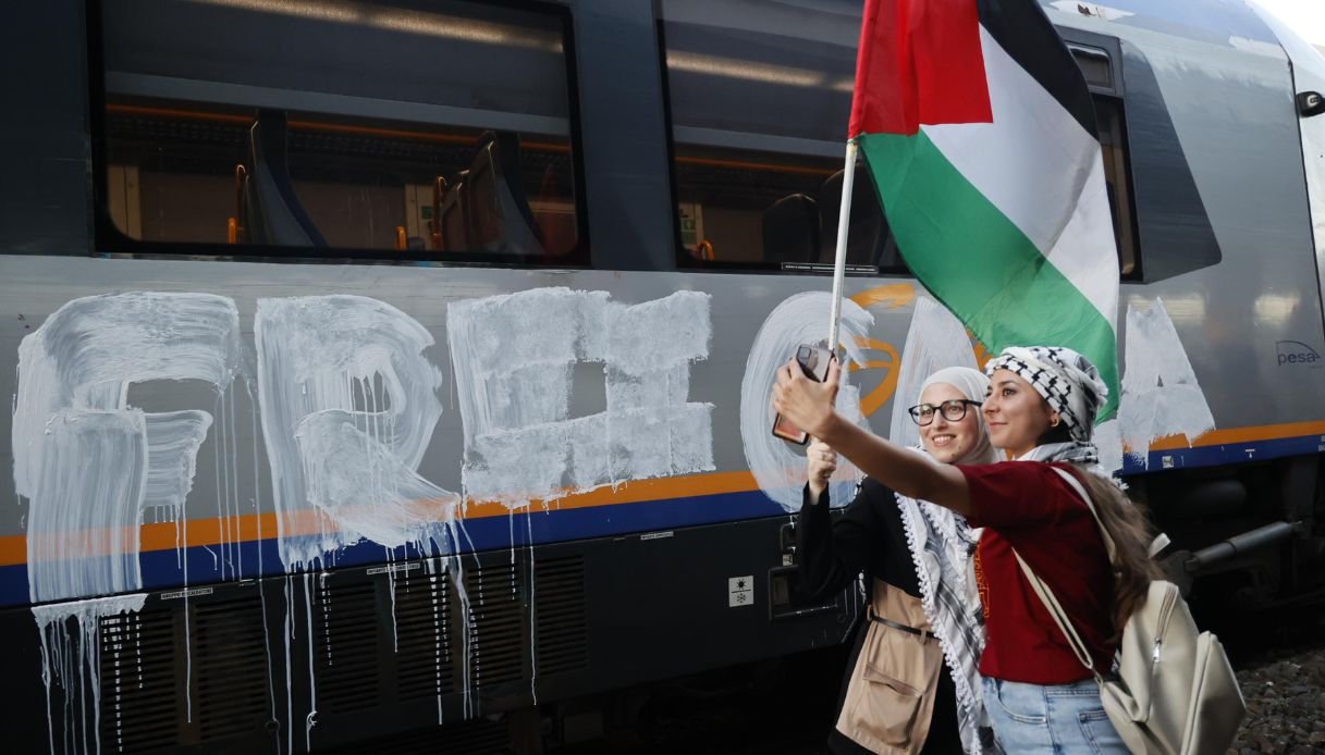 Pro Pal bloccano treni alla stazione di Pisa, circolazione interrotta ...